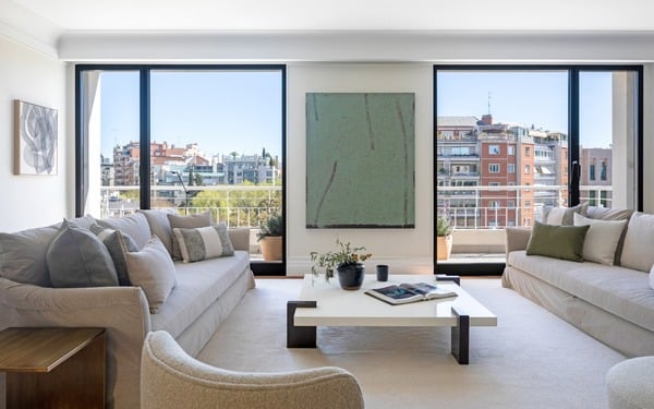 Avant-garde architecture with infinite views • The Sibarist
